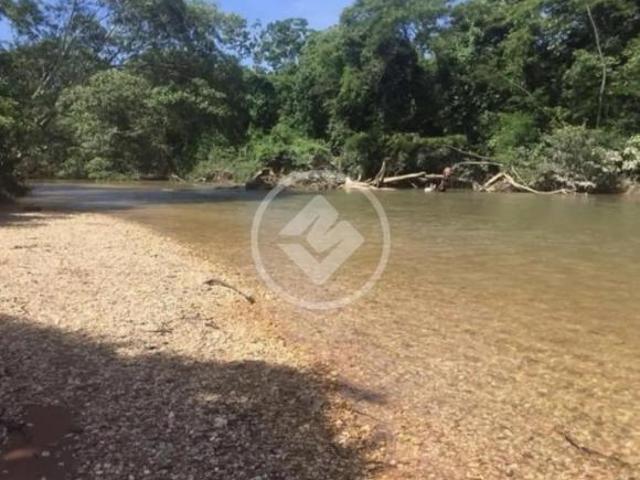 #Vende se Chácara em condomínio à beira do Rio Coxipó, com churrasqueira, piscina, redário, quios