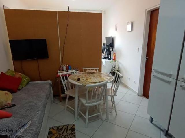 Vende se charmosa kitnet localizada a poucos metros da praia de Peruíbe