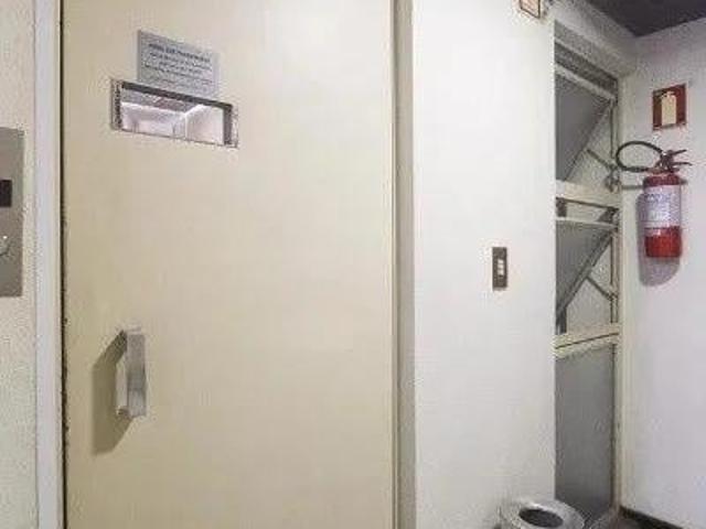 Vende se cobertura com 1 quarto, churrasqueira, terraço, 80m² e 1 vaga Bom Fim