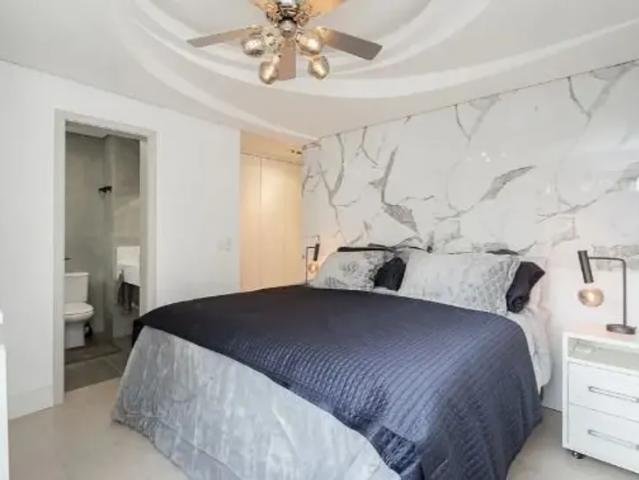 Vende se cobertura com 2 dormitórios, sendo 1 suíte no bairro Auxiliadora