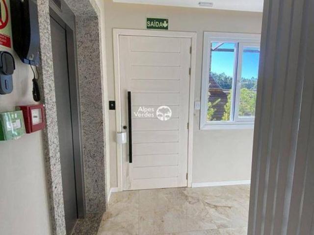 Vende se Cobertura, no Residencial Ipê Amarelo, em Gramado, com 3 quartos