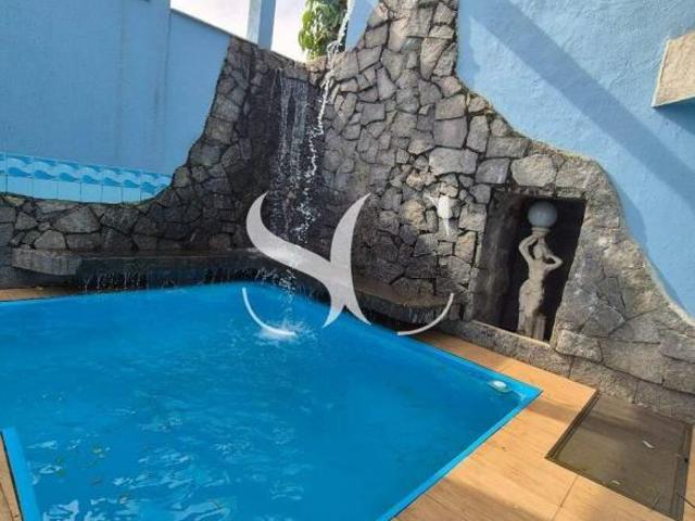 Vende se deslumbrante Cobertura Duplex na Ponta da Praia com Vista para o Mar!