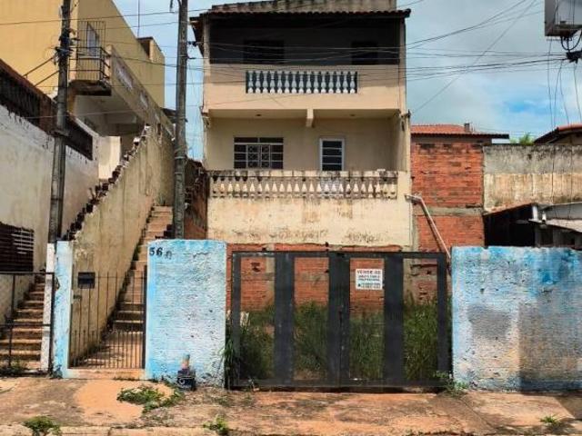 Vende se, Duas Casas no Mesmo Terreno Próximo ao Shopping