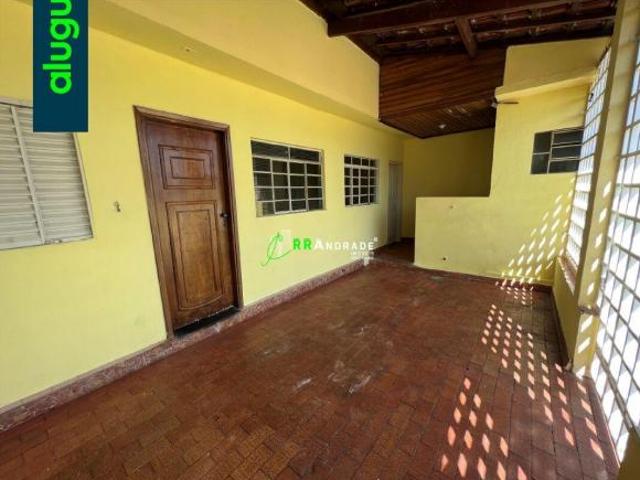 Vende se edícula na Vila Nicácio