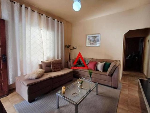 Vende se esta casa no bairro Porto Velho bem próximo do centro de Itajubá MG