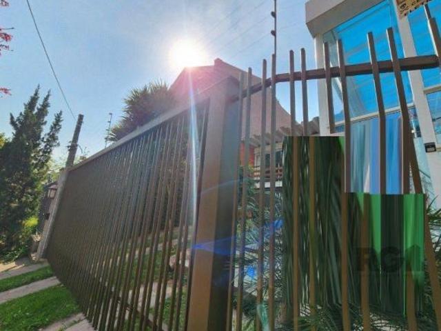 Vende se excelente cada 3 quartos com suíte, 4 vagas, anexo comn salão de festas, podendo ser usada