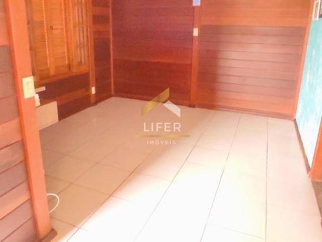 Vende se excelente casa térrea de esquina em Valinhos
