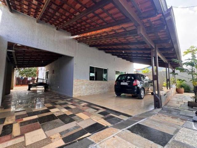 Vende se excelente casa localizada na Rua 04 de Vicente Pires, em região privilegiada. R$ 650.000,00