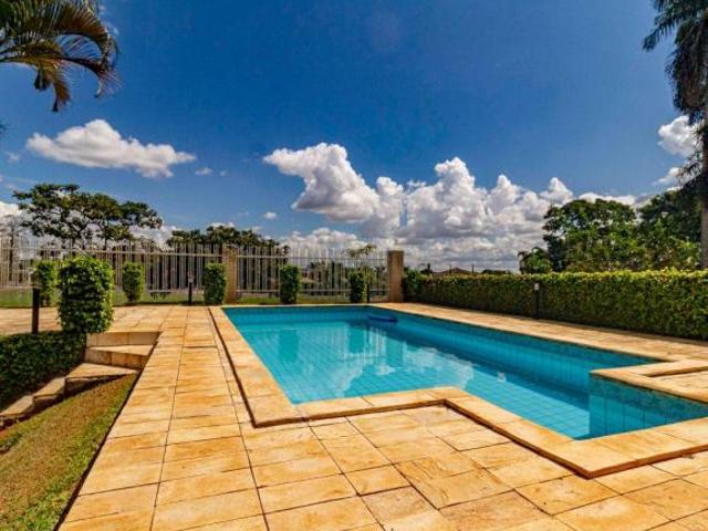 Vende se Excelente Casa na Quadra 23 do Park Way