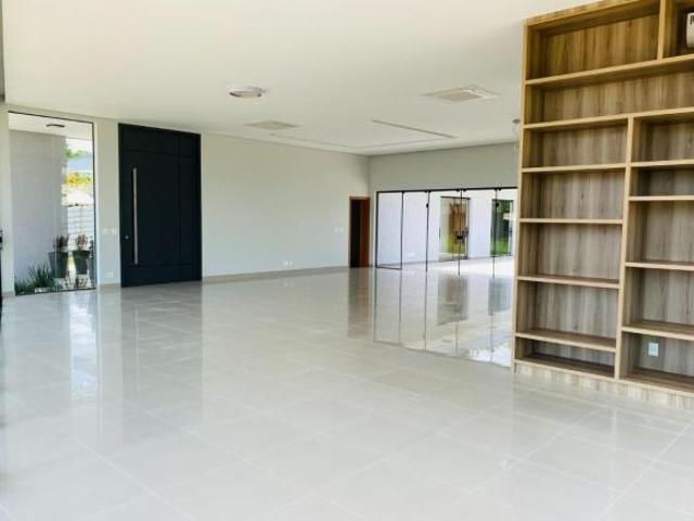 VENDE SE EXCELENTE CASA NO CONDOMÍNIO GRAN ROYALLE AEROPORTO