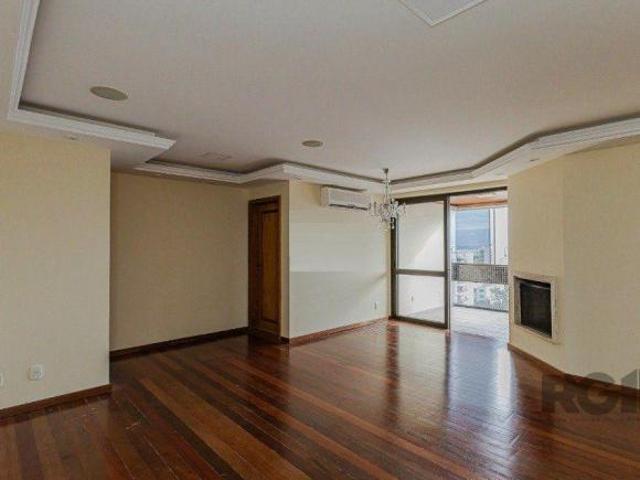 Vende se excelente apartamento 3 quartos c/ suíte, 2 vagas, living com lareira, sacada e churrasquei