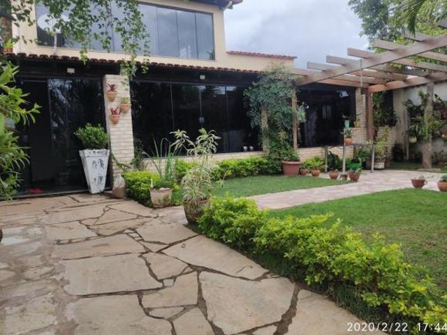 Vende se excelente sobrado no Residencial Santos Dumont