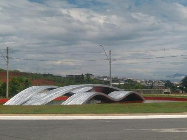 Vende se excelente terreno medindo 275m² no condomínio Cataguá Way em Taubaté/SP