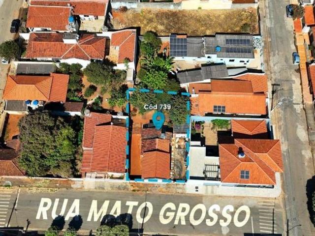 VENDE SE IMOVEL COM TERRENO ENORME EM LOCALIZACAO PRIVILEGIADA