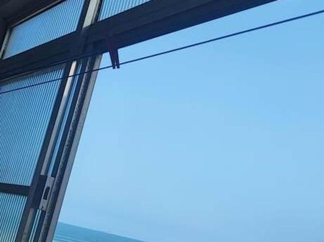 Vende se Kitão com 1 Dormitório, 5º Andar, Elevador, Semi Mobiliado, a 50 metros da praia na Guilher