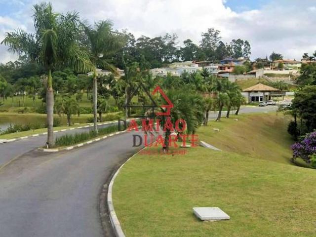 Vende se Linda Casa no Cond. Pq. das Artes 4sts. Linda e moderna, piscina