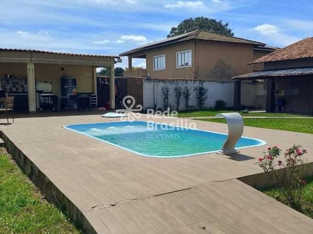 Vende se linda Casa no Condomínio Entre Lagos