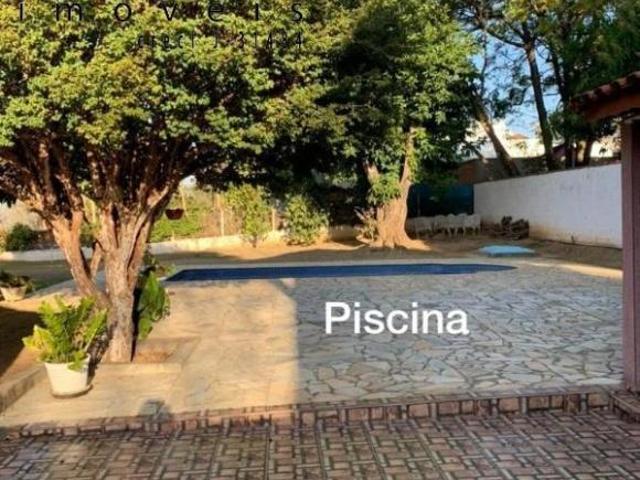 VENDE SE LINDA CASA COM PISCINA 02 DORM O2 STES 02 VAGAS COBERTAS ÁREA DE LAZER COMPLETA CONDOMÍNI