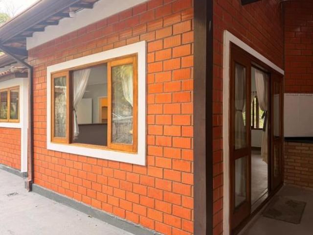 VENDE SE LINDA CASA CONDOMÍNIO FECHADO EMBU DAS ARTES