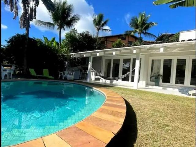 VENDE SE LINDA CASA – CONDOMÍNIO – SUL DA ILHA – ESTILO GREGA MARAVILHOSA.