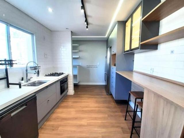 VENDE SE LINDA CASA EM CONDOMINIO FECHADO EM JUNDIAI 3 DORMS 1 SUITE COM CLOSET