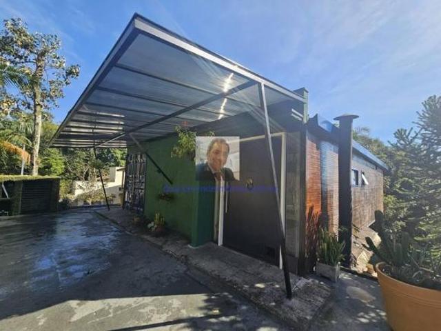 Vende se Linda Casa PROJ. ARROJADO, 2dorm, DIFERENCIADA no Cond Vila Verde