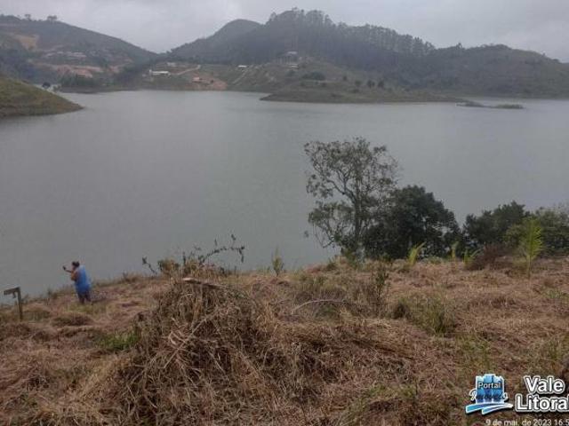 Vende se linda Chácara de frente e acesso para represa em Natividade da Serra