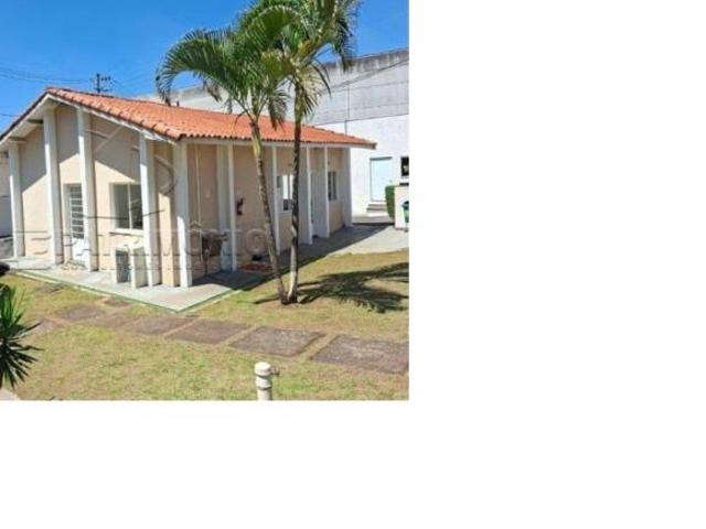 Vende se linda e espaçosa casa, Condomínio Villa Real Park Imóvel