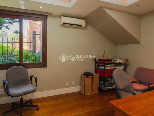 Vende se lindíssima casa de rua no bairro Boa Vista!