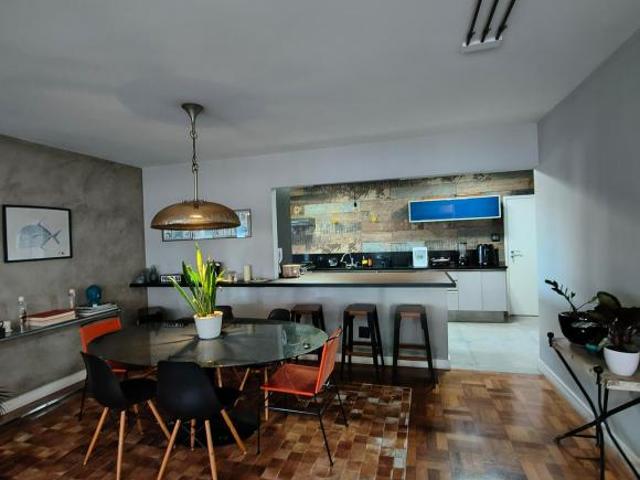 VENDE SE LINDO APARTAMENTO 155M2, 3 QUARTOS – TOTALMENTE REFORMADO COMPLETO!