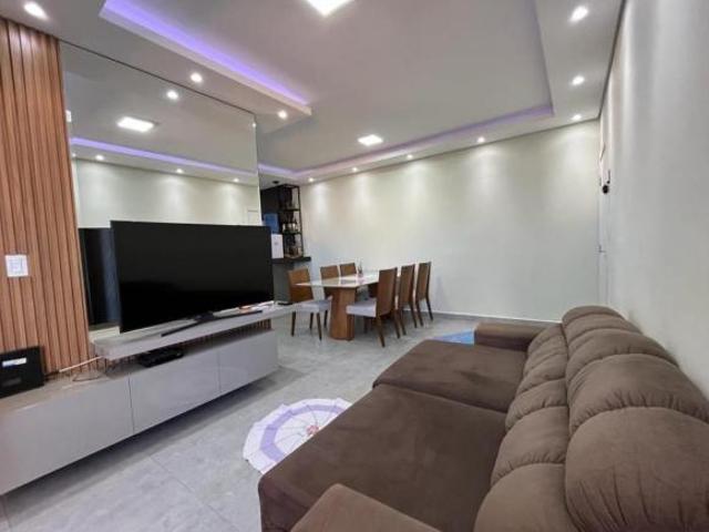 Vende se lindo e espaçoso apartamento no Edifício Santorini