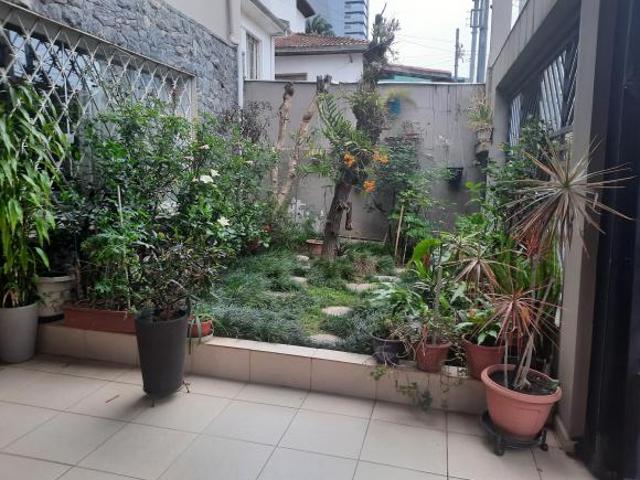 VENDE SE LINDO SOBR.C/JARDIM ESCADA MÁRMORE ÓTIMA R.TRANQ.SEGURA BROOKLIN