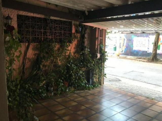 Vende se Lindo Sobrado na rua Baluarte Vila Olímpia