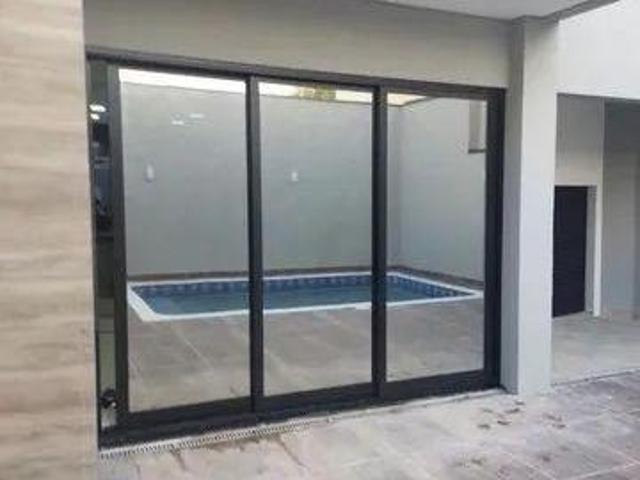 Vende se Lindo Sobrado no Condomínio Jardim