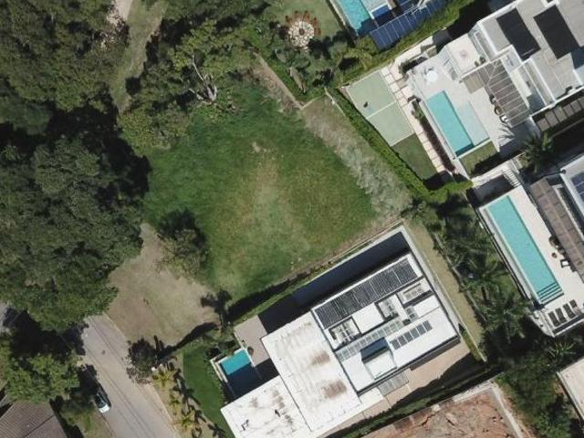 Vende se lote no condomínio Plaza Athénée em Itu / SP Lote com 1.220,69 metros quadrados