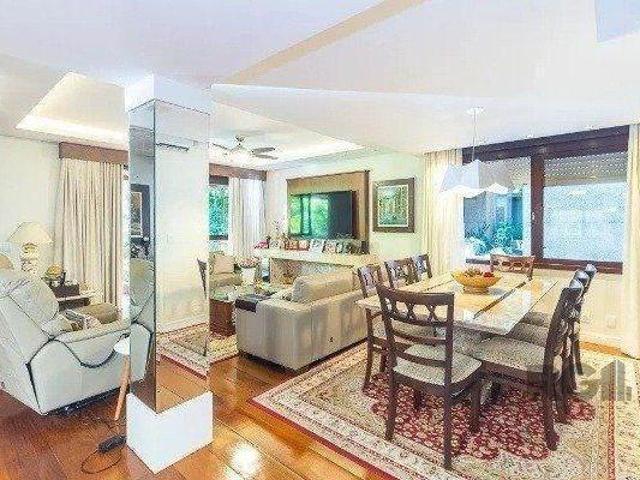 Vende se luxuoso apartamento 2 quartos com 3 suítes, escritório, lareira, decorado por arquitero e 2