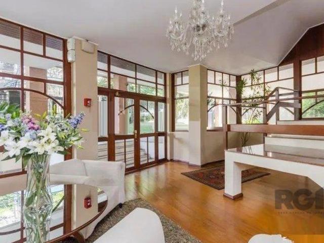Vende se luxuoso apartamento 4 quartos com 4 suítes, 2 vagas coberta, dependência completa, próximo