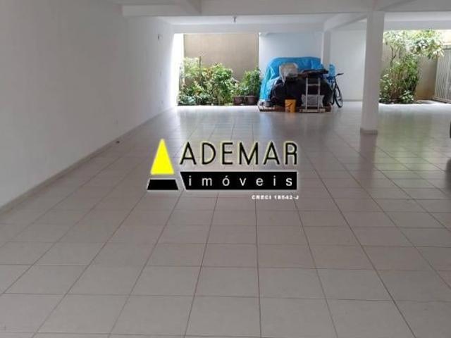 Vende se ótimo apartamento dúplex
