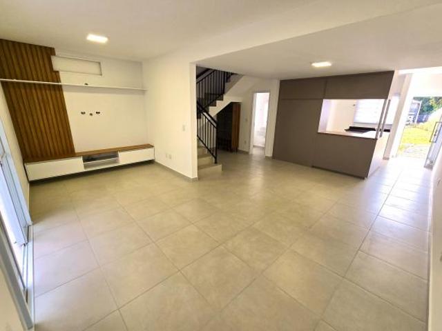 VENDE SE OU ALUGA CASA 4 DORMITÓRIOS SENDO 1 SUITE COM CLOSET AMPLO + QUINTAL