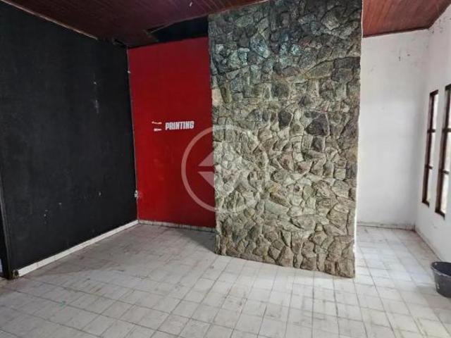 Vende se ou aluga Prédio comercial, no Areão próximo a Av. Miguel Sutil