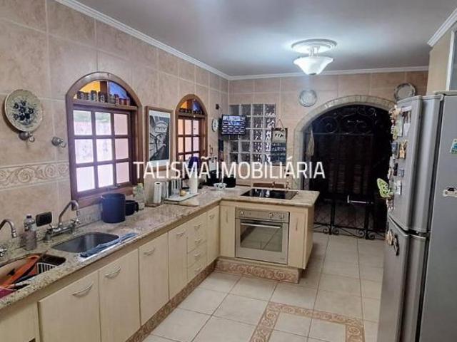 VENDE SE OU ALUGA SE CASA DE VERANEI TERREA NO CONDOMINIO VALE DO SOL EMBU