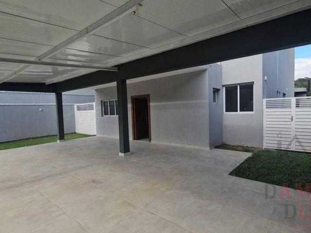 Vende se ou Aluga se Casa 3 suítes, Piscina, e Área Gourmet, em Cond. Reser