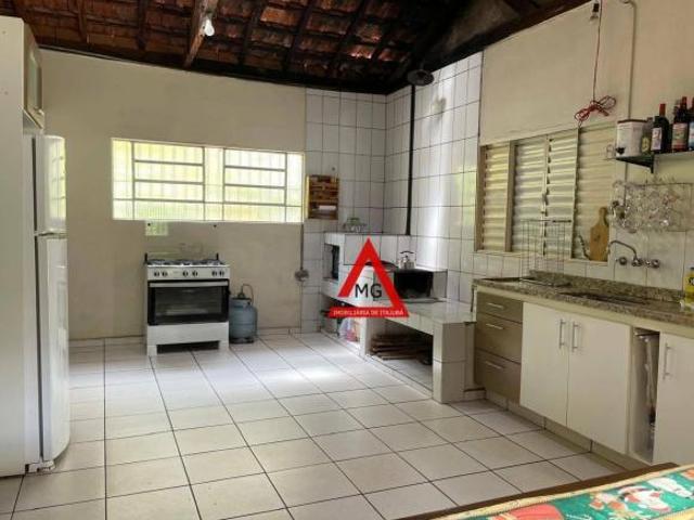 Vende se sítio mobiliado e bem conservado, ideal pra lazer, clube ou moradia, com ótima topografia e
