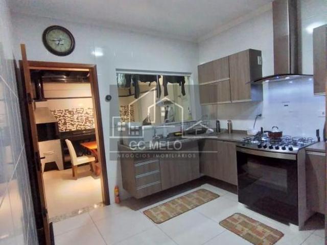VENDE SE SOBRADO COM 02 SUITES, 02 VAGAS JD. MARINGÁ
