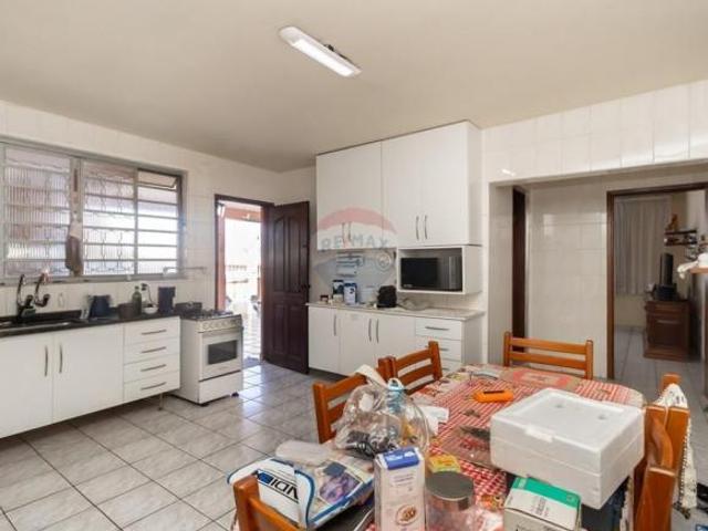 Vende se Sobrado com 3 andares, localizado na Rua Osório de Castro, 307, Vila Inglesa