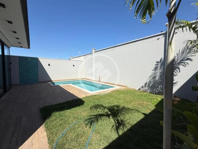 Vende se sobrado com quintal no Florais do Parque