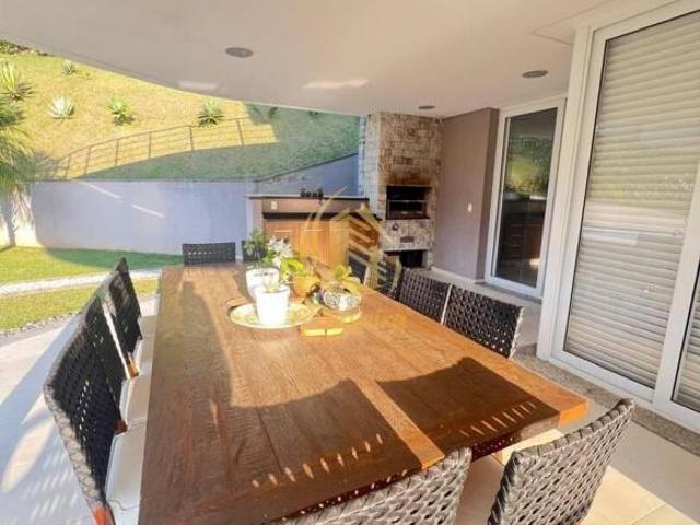 Vende se Sobrado Condomínio 5 Quartos, 2 Suítes, A/C 411m2 A/T 2.346m2