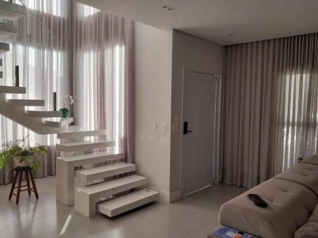Vende se Sobrado Condomínio de 3 suítes com A/C 222m² A/T 307m2