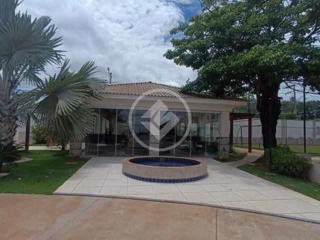 VENDE SE Sobrado condomínio Solar das Torres quatro quartos reformada. R$ 1.100.000,00