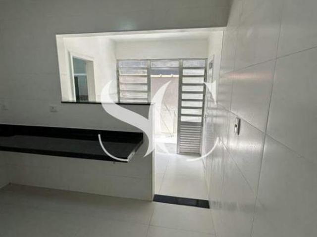 Vende se sobrado de 02 dormitórios no bairro de Macuco em Santos